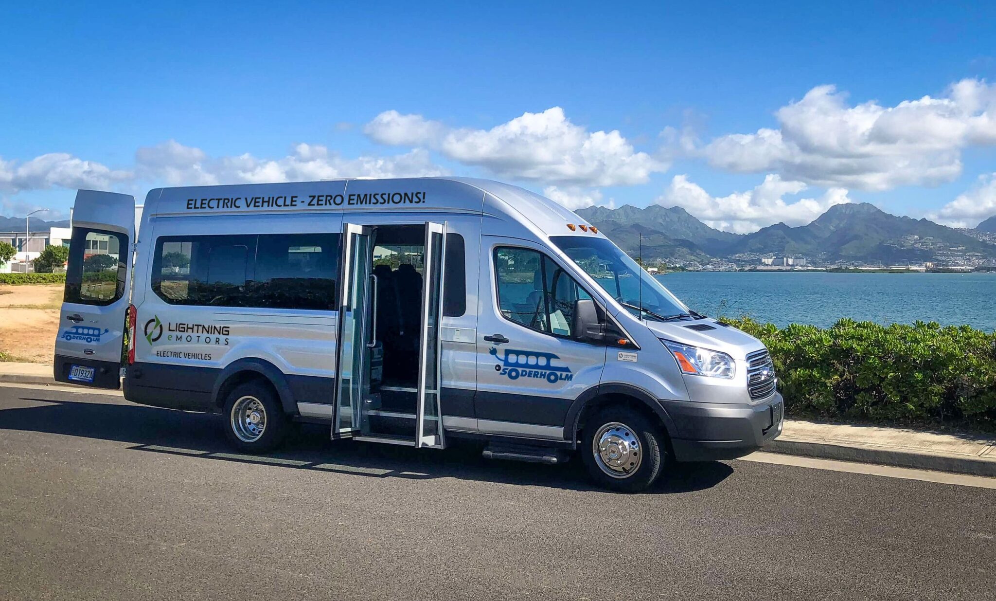 Lightning eMotors Partners with Soderholm Bus & Mobility in Hawaii