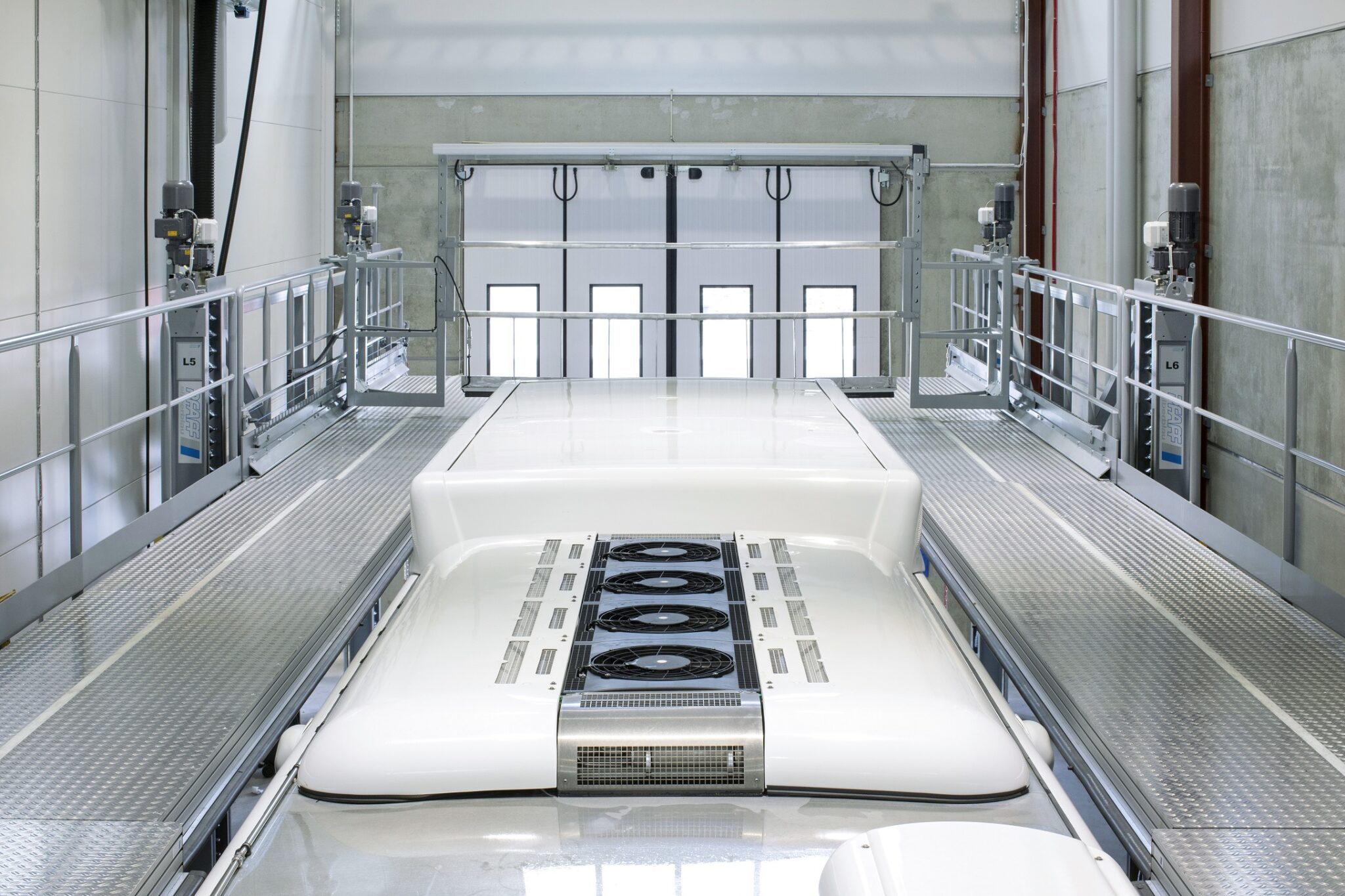 Pfaff Verkehrstechnik Supply Adjustable Roof Working Platforms for Buses