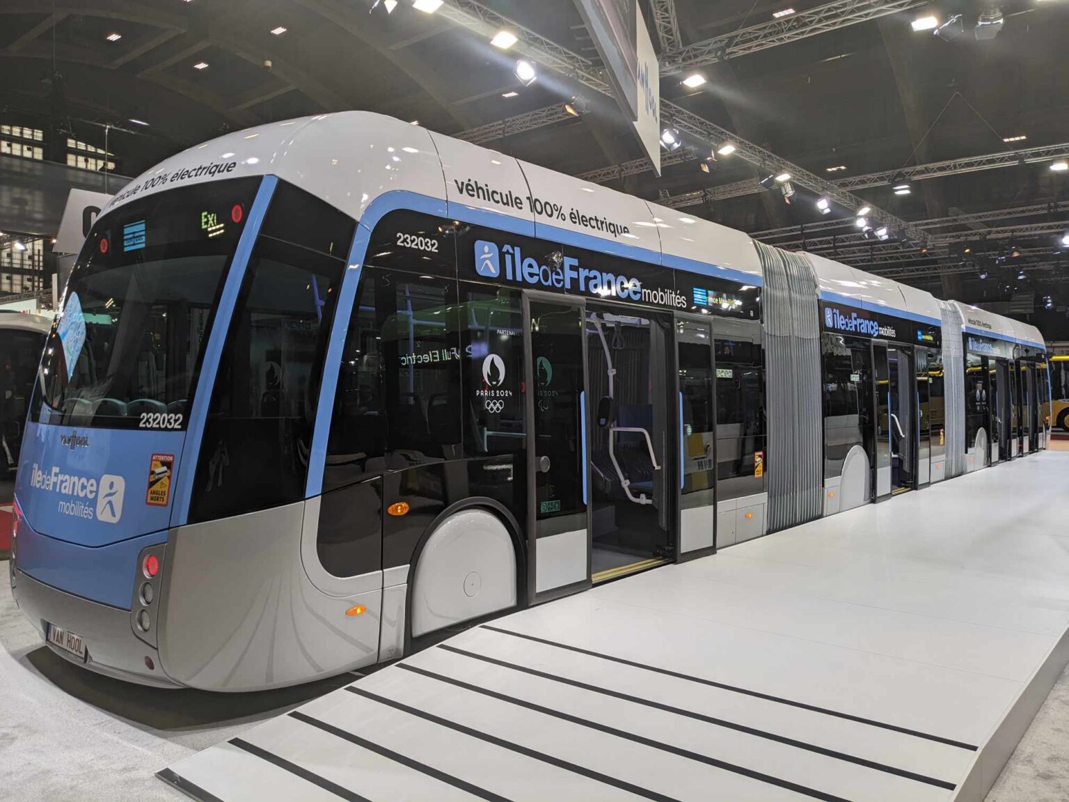 Van Hool and Île-de-France Mobilités Unveil 24-Metre Electric Bus | Bus ...