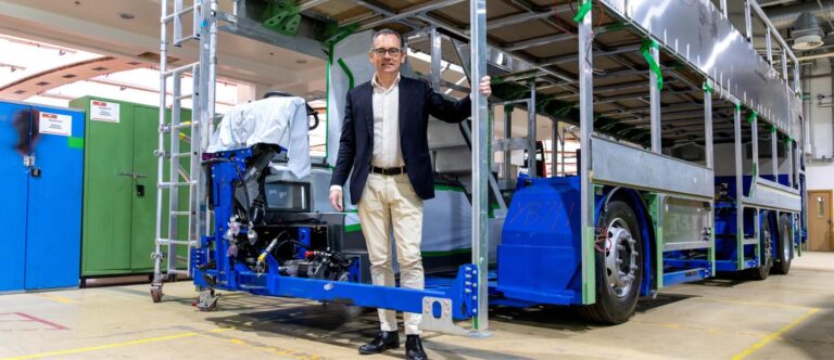 Wrightbus Reveals 6x2 Streetdeck Prototype | Bus-News
