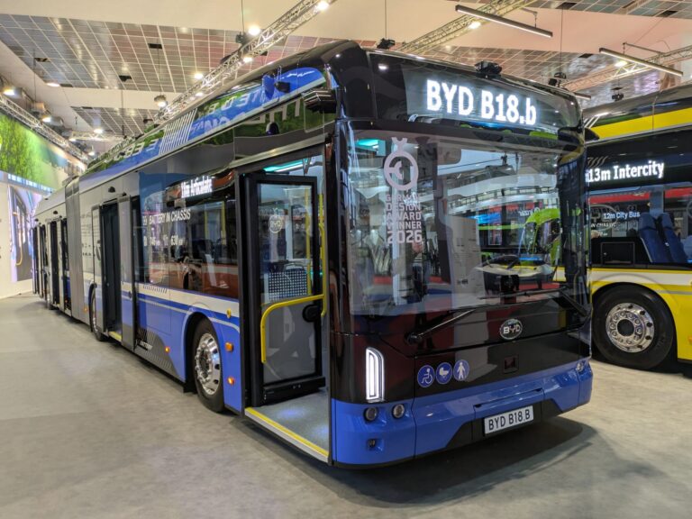 IN PICTURES: BYD Presents Articulated B18.b Electric Bus at Busworld ...
